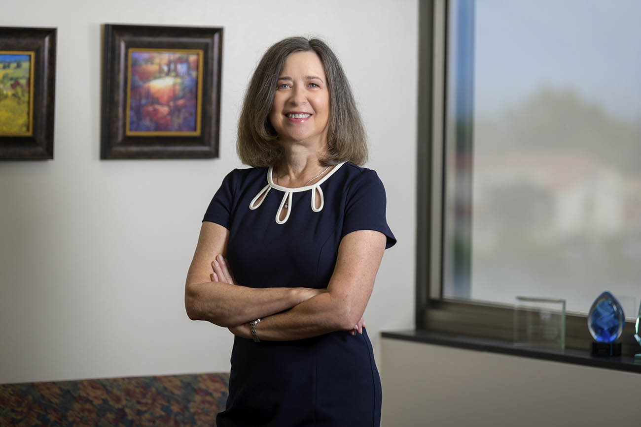 Dr. Judith Gordon receives Distinguished Mentor Award | The University ...